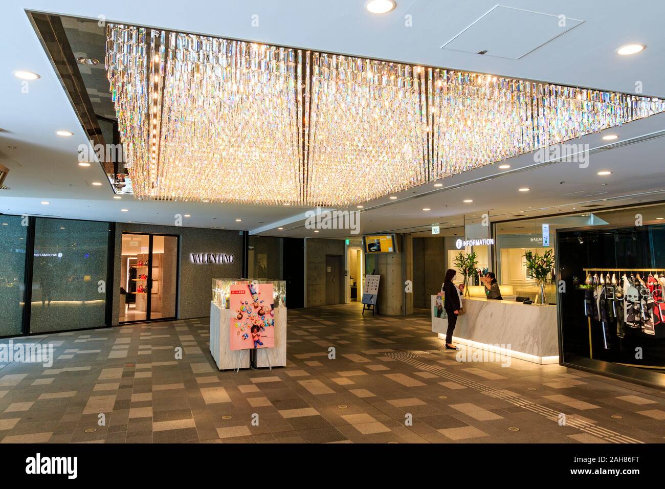 Information desk mall hi-res stock photography and images - Alamy