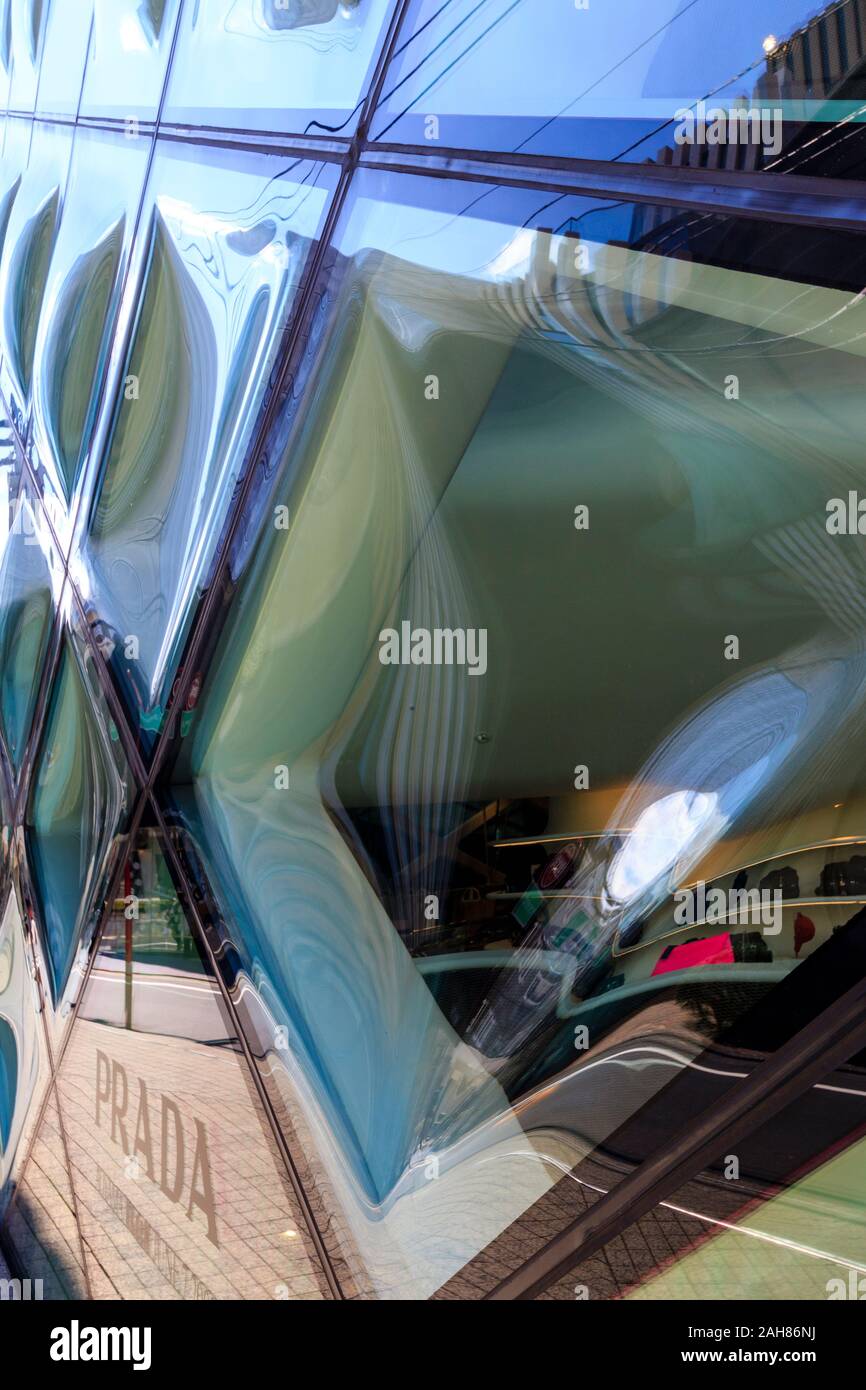 Diamond shaped glass panes hi-res stock photography and images - Alamy