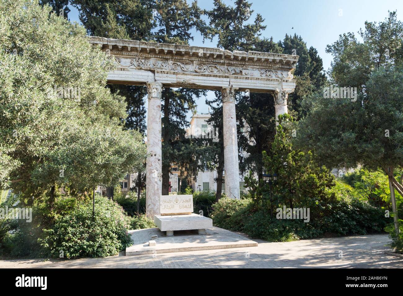 Tomb of the Unknown Soldier and Roman Columns near Beirut National ...