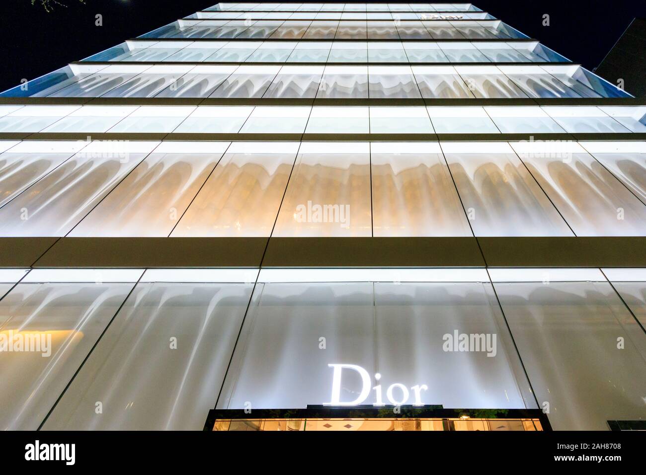 Christian dior shop front hi-res stock photography and images - Alamy