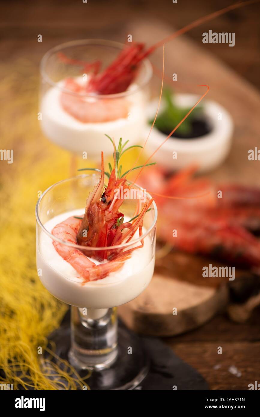 King prawn cocktail appetizer hi-res stock photography and images - Alamy