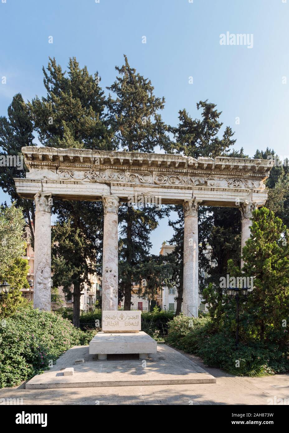 Tomb of the Unknown Soldier and Roman Columns near Beirut National ...