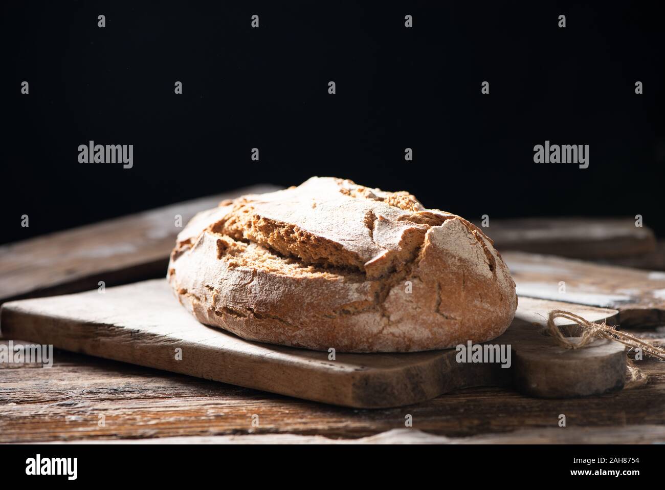 Home baked farmhouse bread hi-res stock photography and images - Alamy