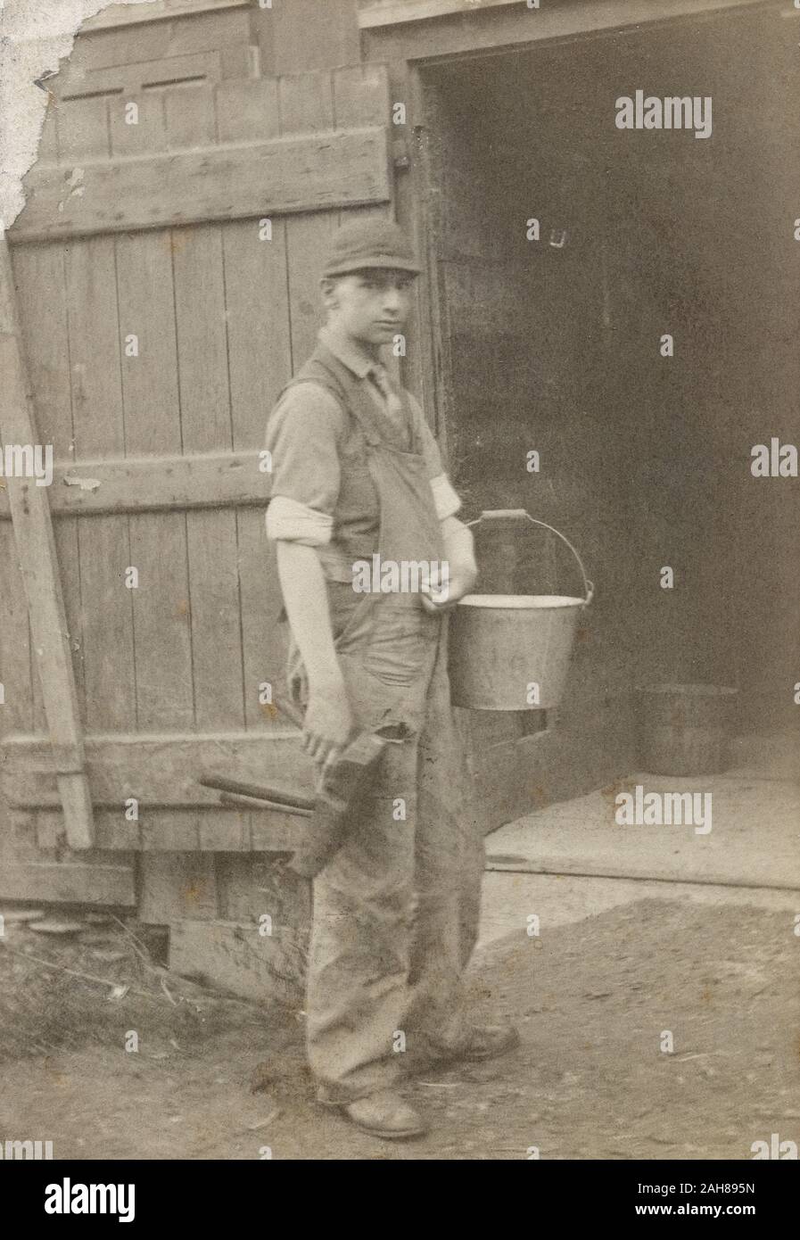 Victorian farm worker hi-res stock photography and images - Alamy