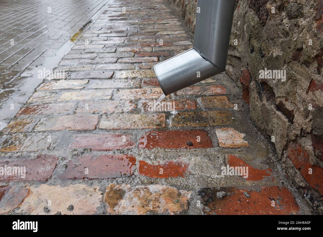 Rain water flowing from metal gutter Stock Photo - Alamy