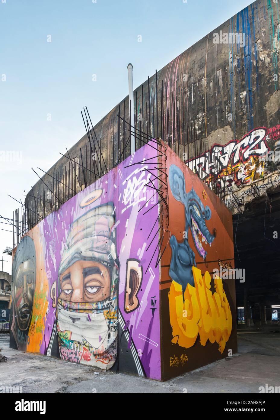 Graffiti at "The Egg" abandoned building in Beirut Central District ...