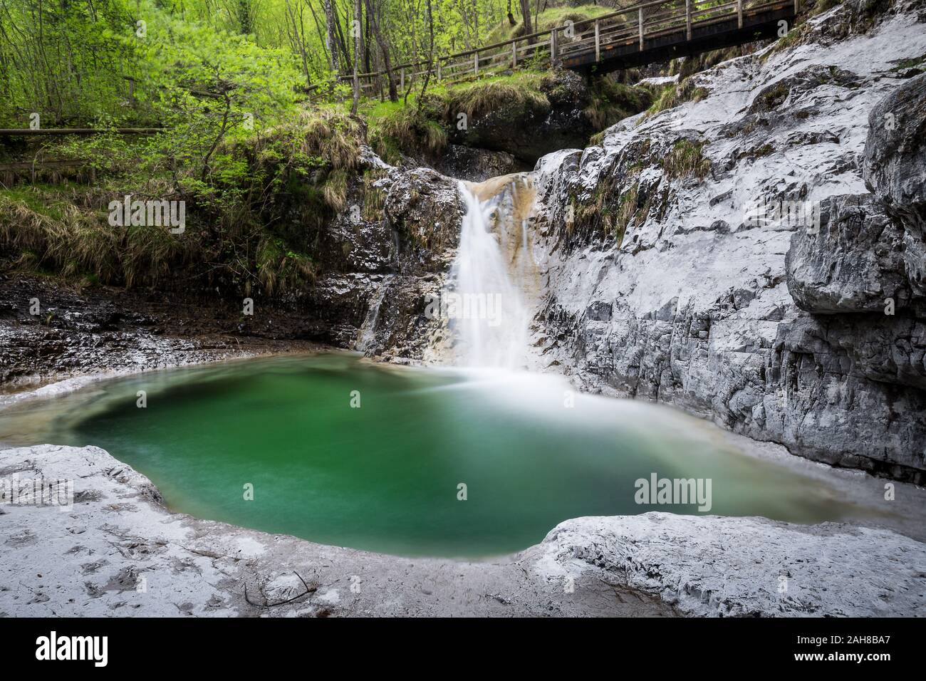 Emerald green pool hi-res stock photography and images - Alamy