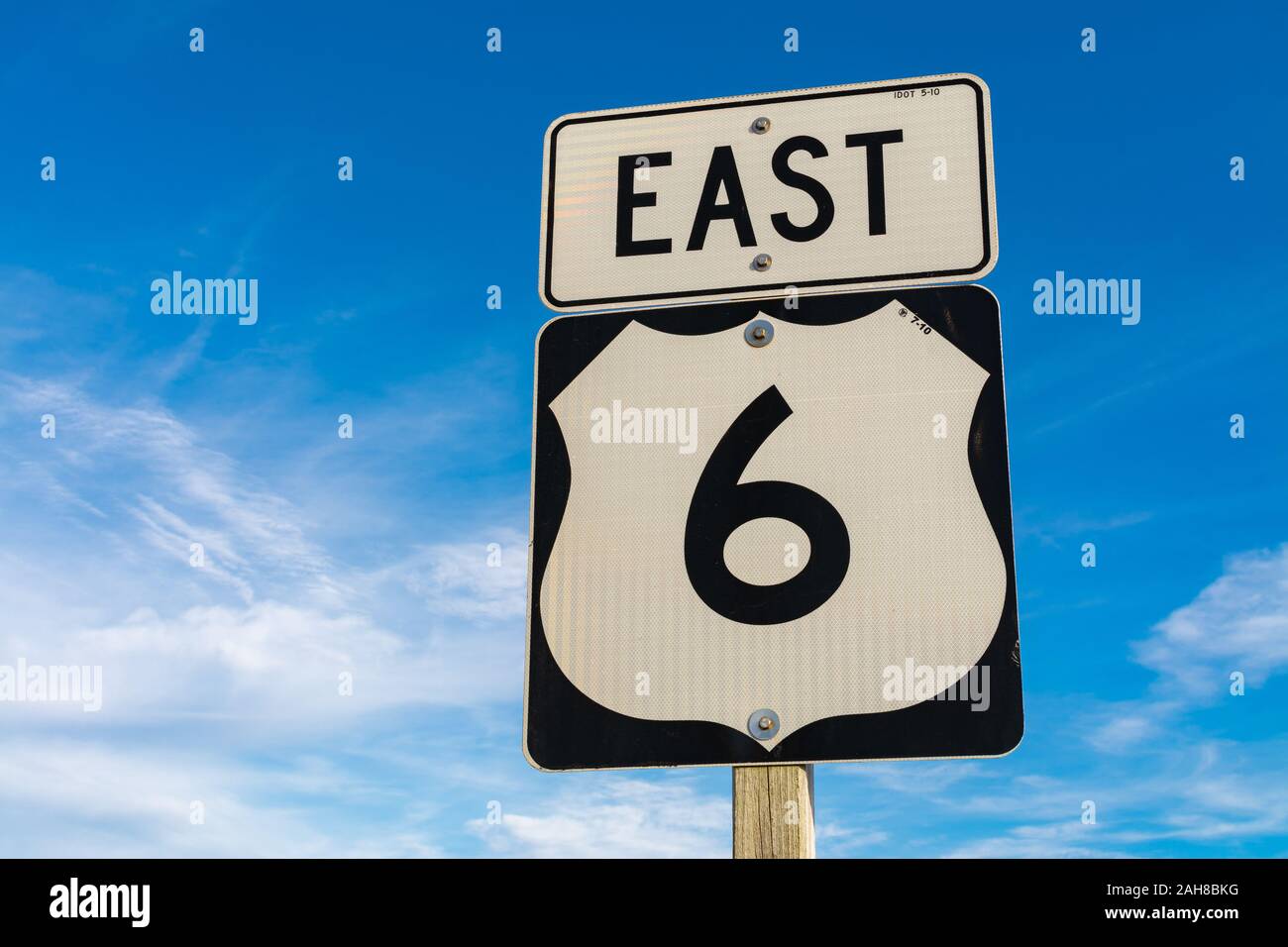 History roadsign marker sign hi-res stock photography and images - Alamy