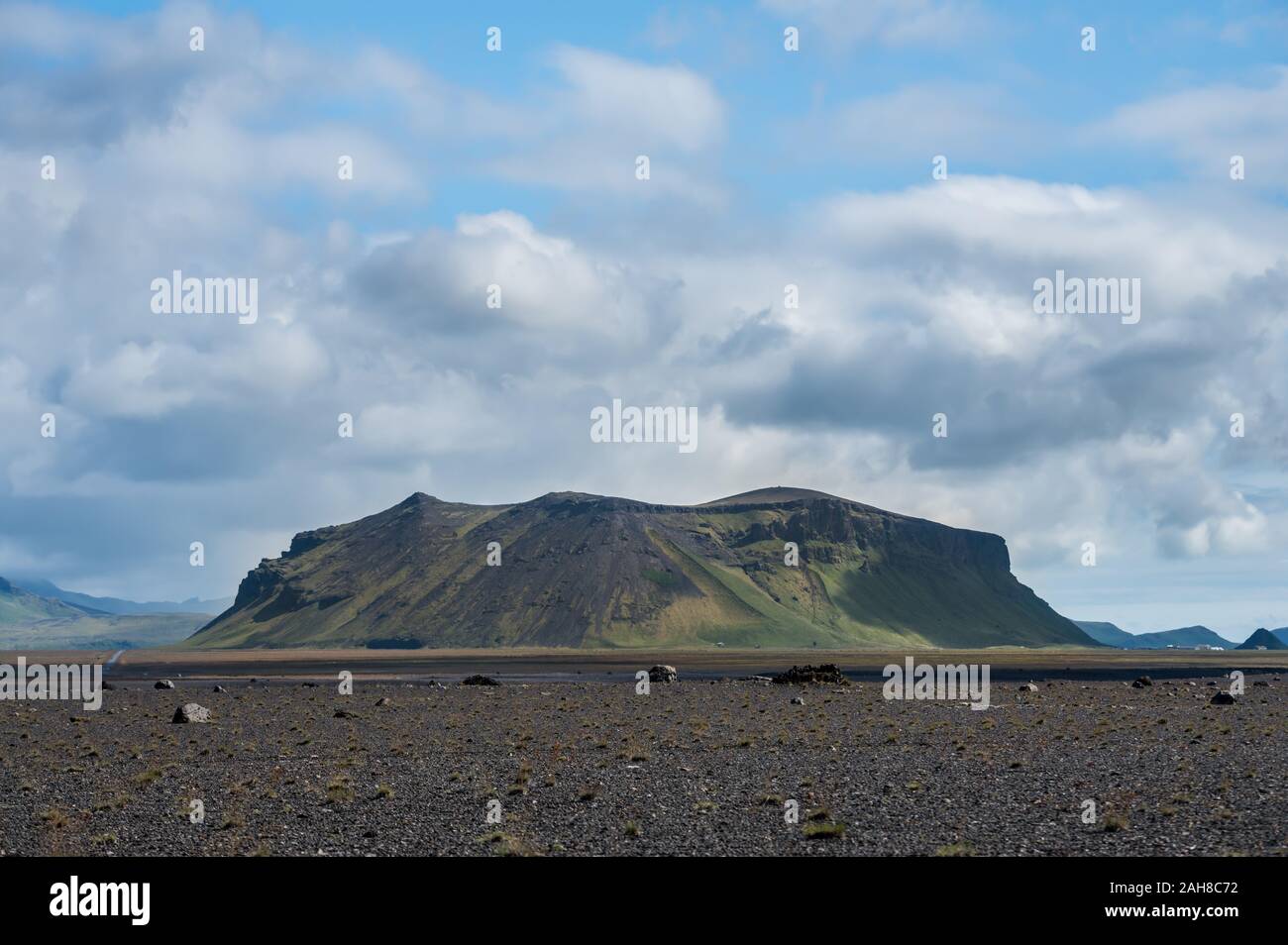 Symmetrical landscape hi-res stock photography and images - Alamy