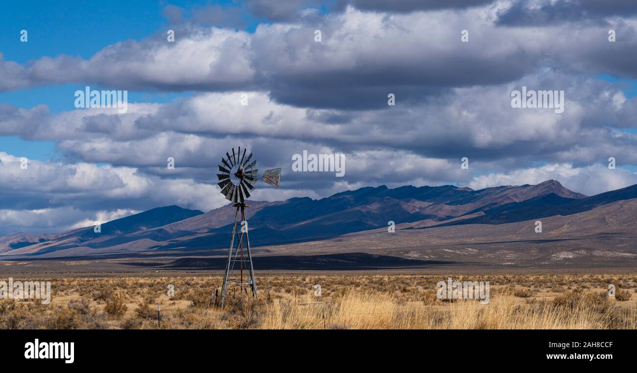 An Aeromotor windmill pump in Nevada Stock Photo - Alamy