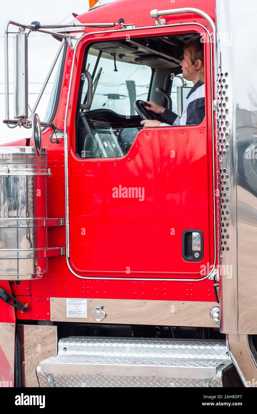 Big rig windshield hi-res stock photography and images - Alamy