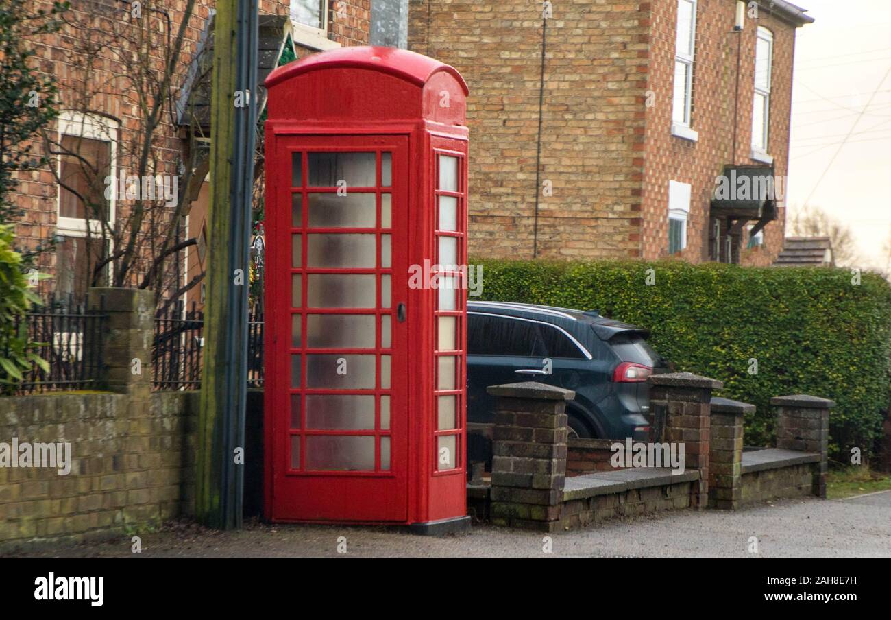 Traditional british telephone boxes hi-res stock photography and images ...