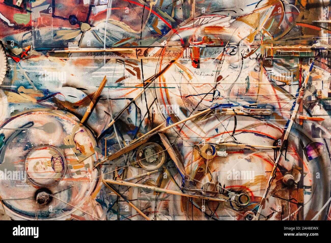 Art objects for drawing. Old art objects. Objects of the artist on the ...