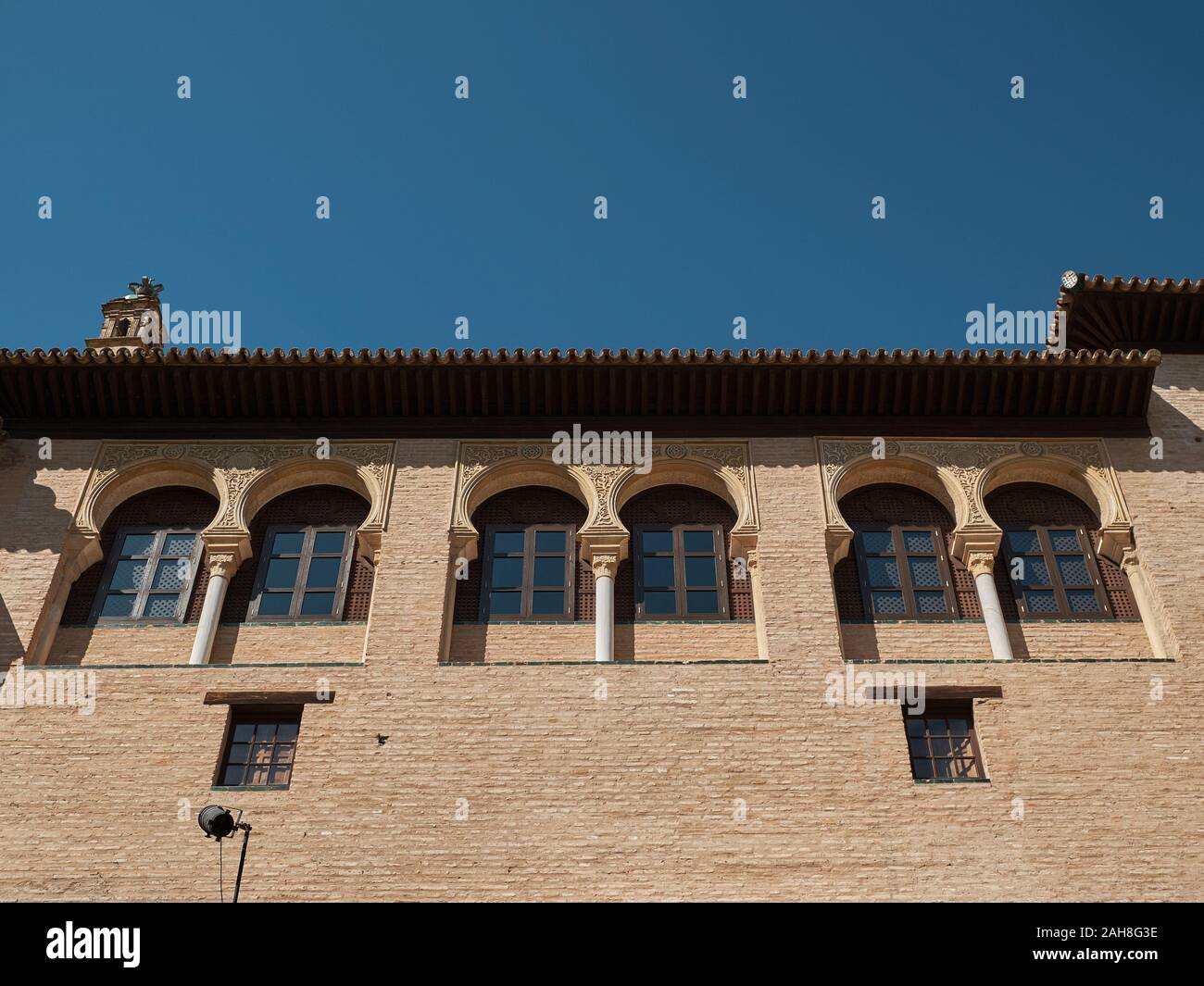 Architecture moorish windows hi-res stock photography and images - Alamy