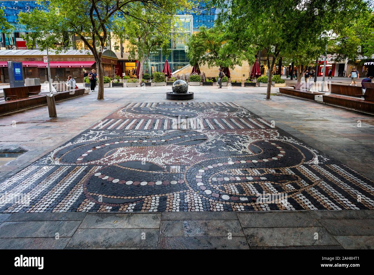 Sphere water feature hi-res stock photography and images - Alamy