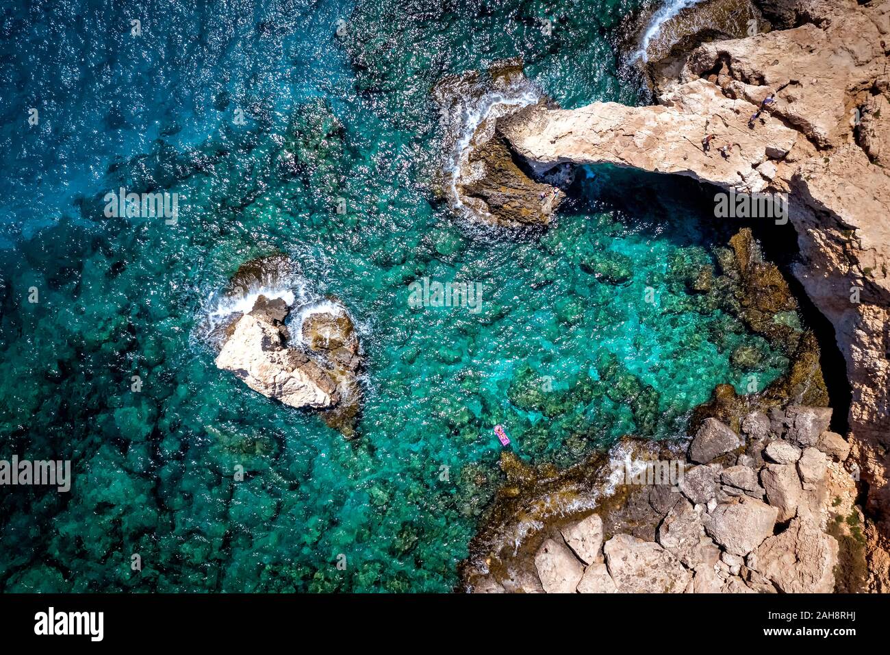 Overhead arch hi-res stock photography and images - Alamy