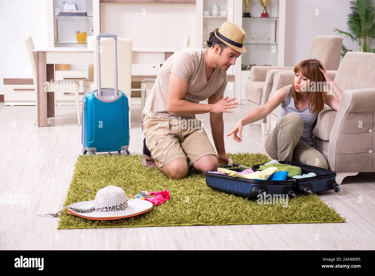 Tourists couple arguing hi-res stock photography and images - Alamy