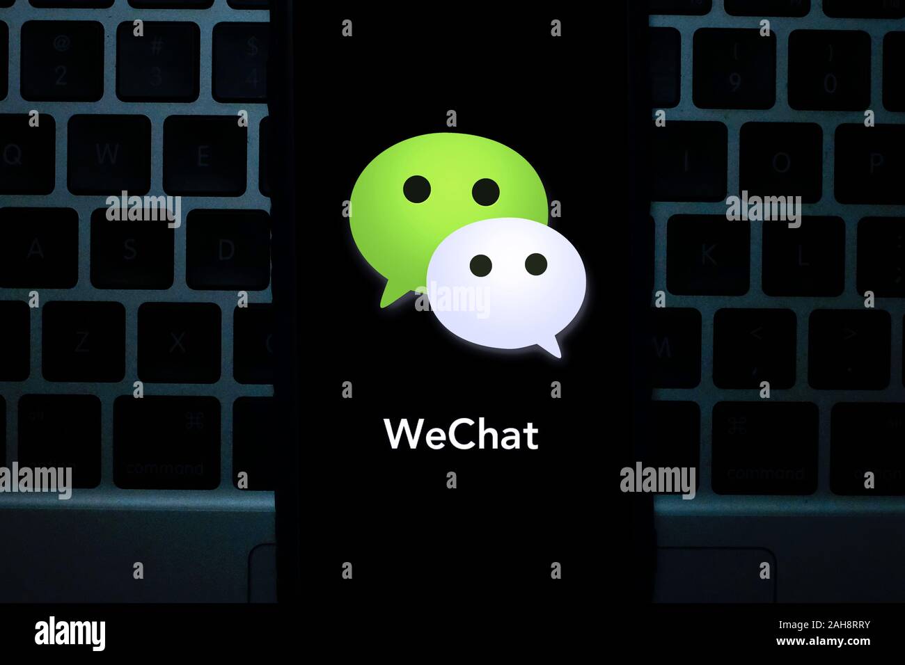 Wechat logo hi-res stock photography and images - Alamy