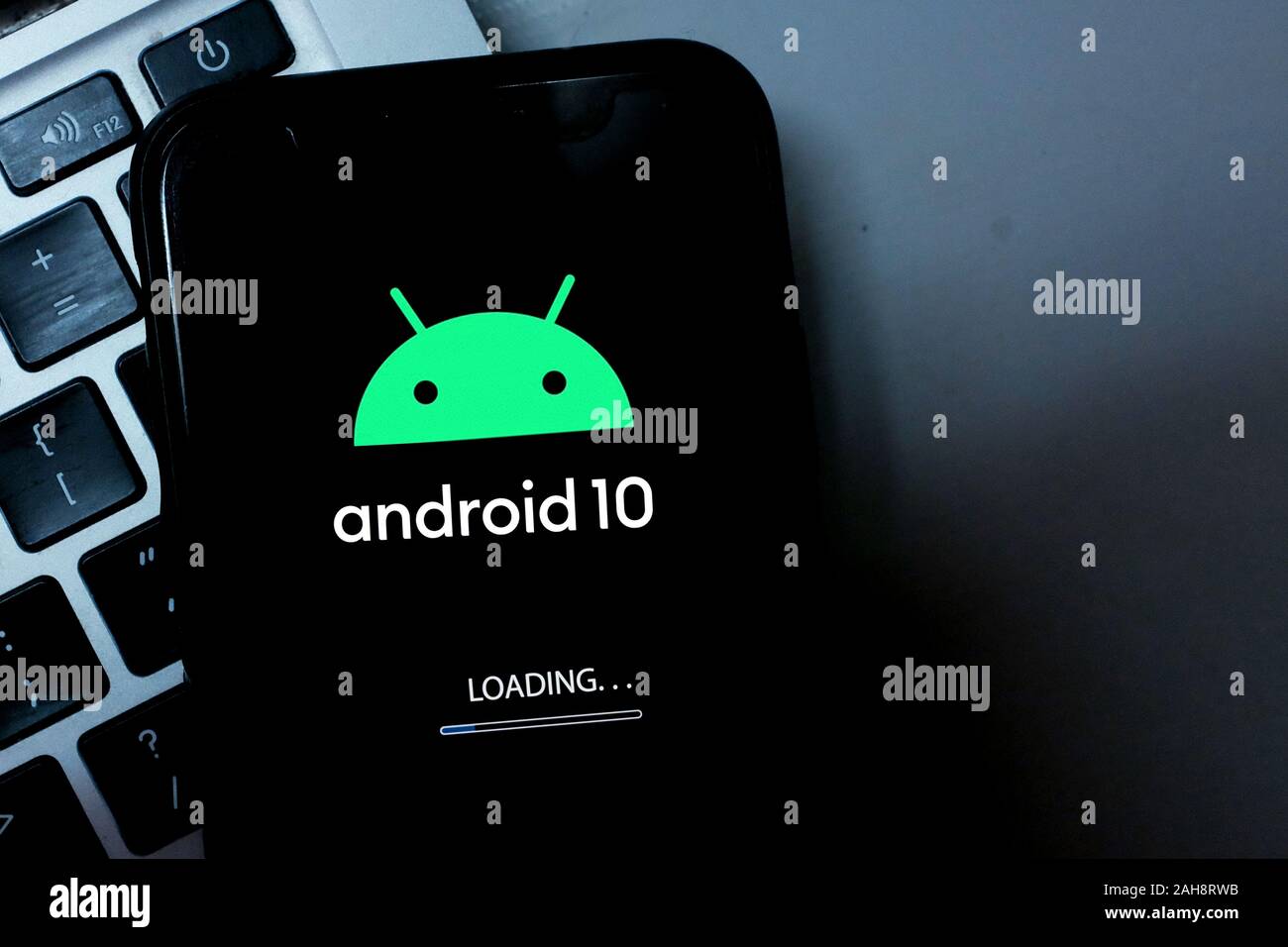 Mobile operating system hi-res stock photography and images - Alamy