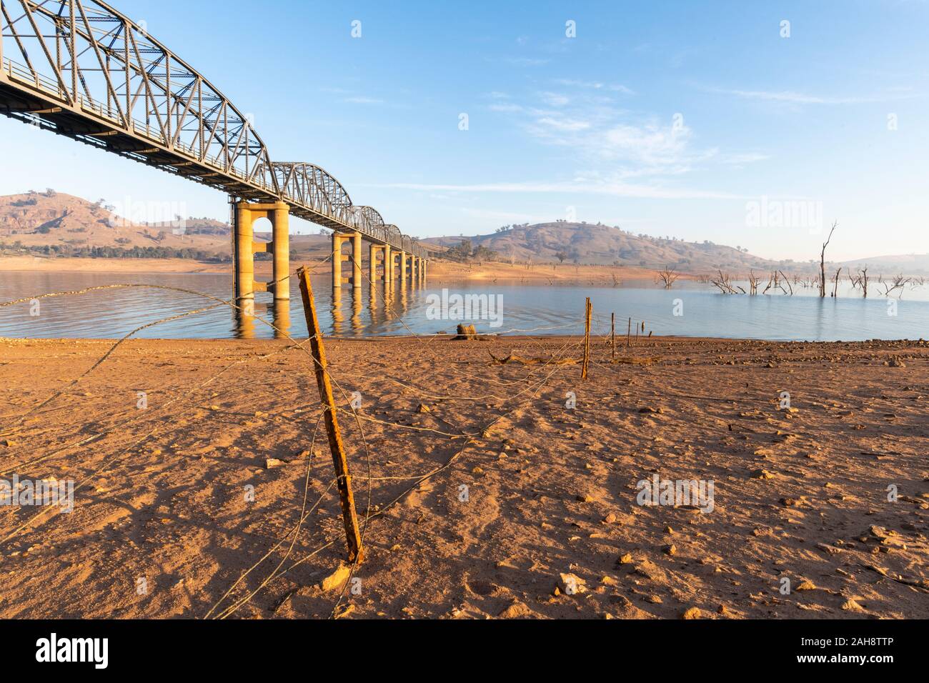 Bethanga Bridge and Lake Hume during drought Stock Photo - Alamy