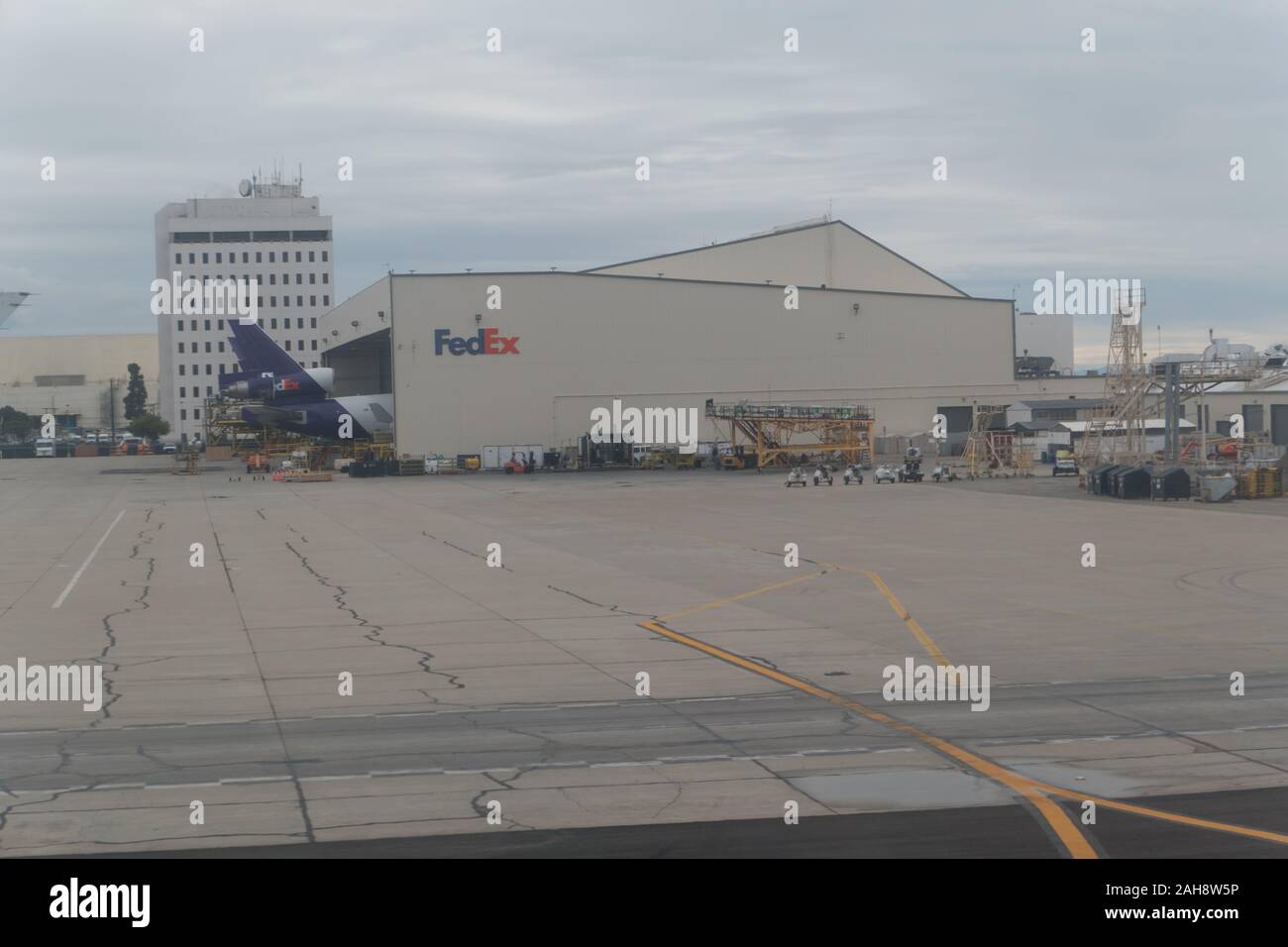 FedEx hangar at LAX airport in Los Angeles, California Stock Photo - Alamy