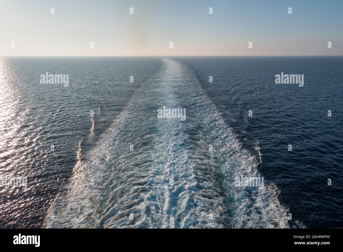 Waves trace hi-res stock photography and images - Alamy