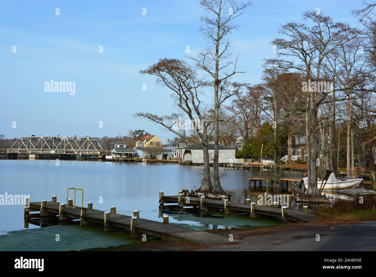 Small street bridge hi-res stock photography and images - Alamy