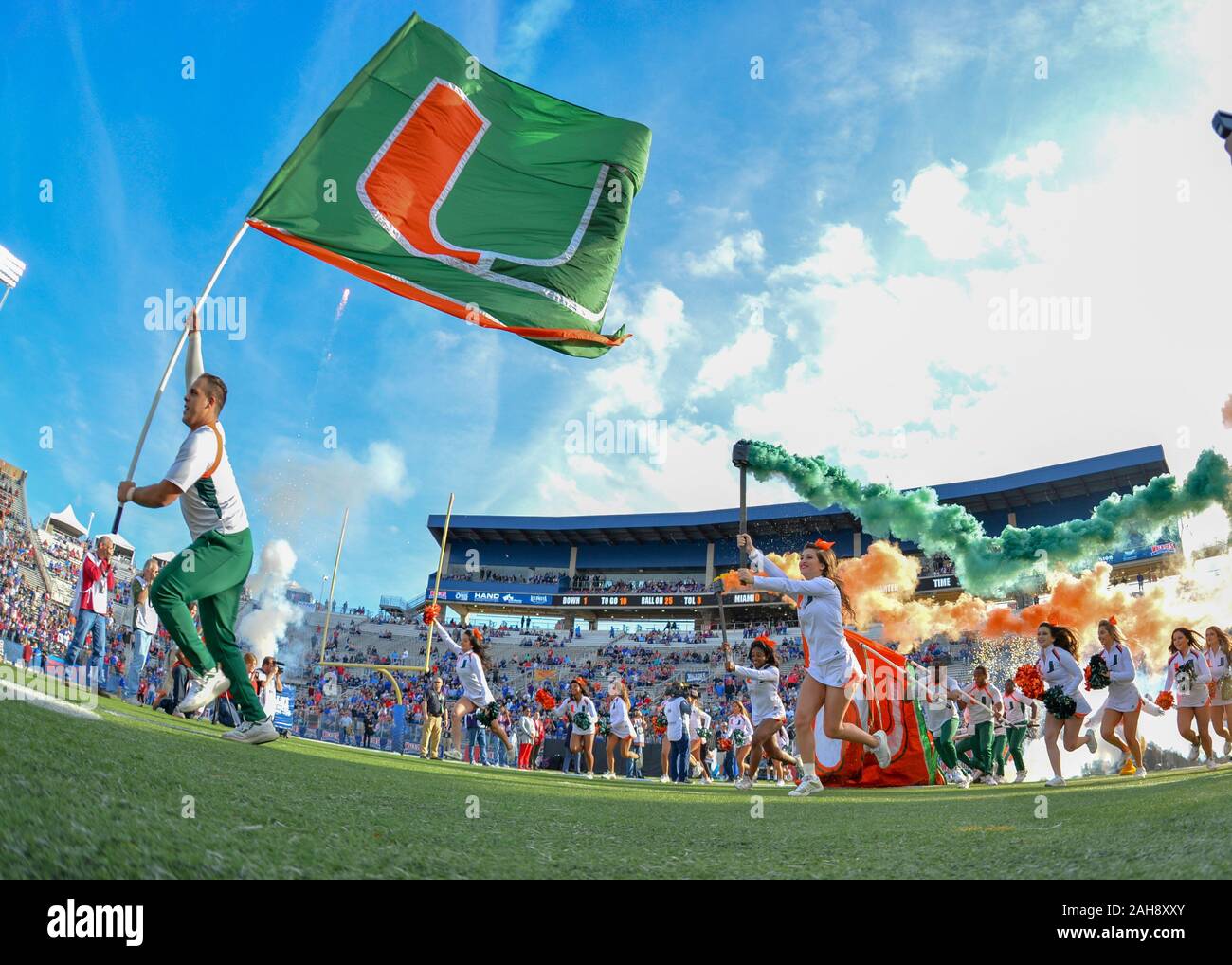La tech cheerleaders hi-res stock photography and images - Alamy