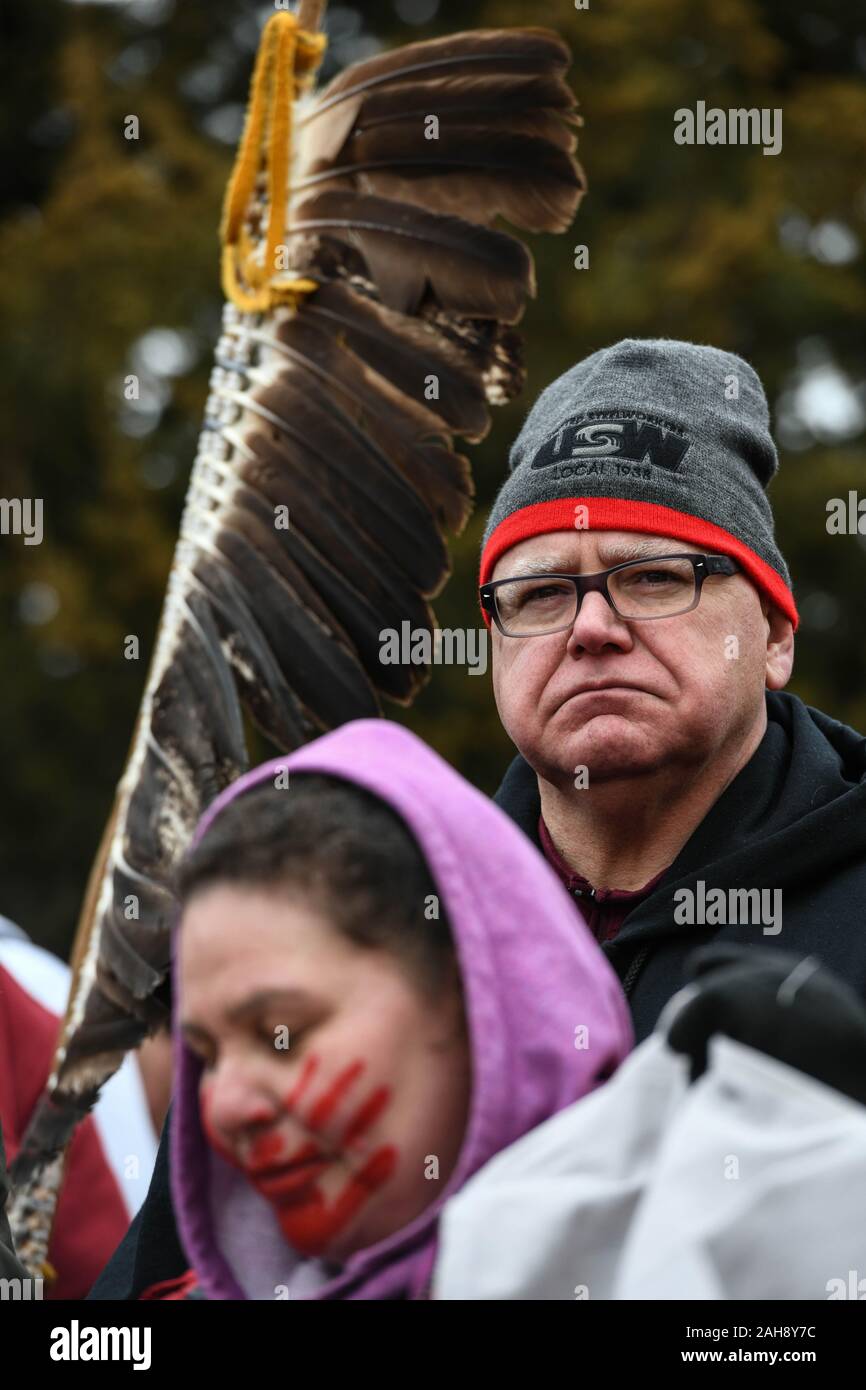 Mankato, Minnesota, USA. 26th Dec, 2019. Minnesota Gov. Tim Walz meets ...