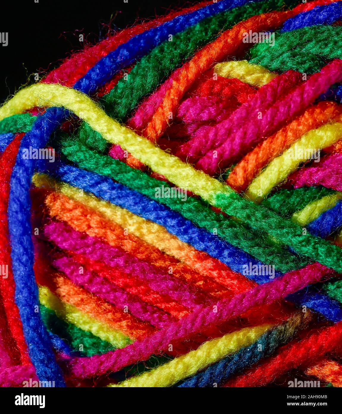 Unravelling ball of wool hi-res stock photography and images - Alamy
