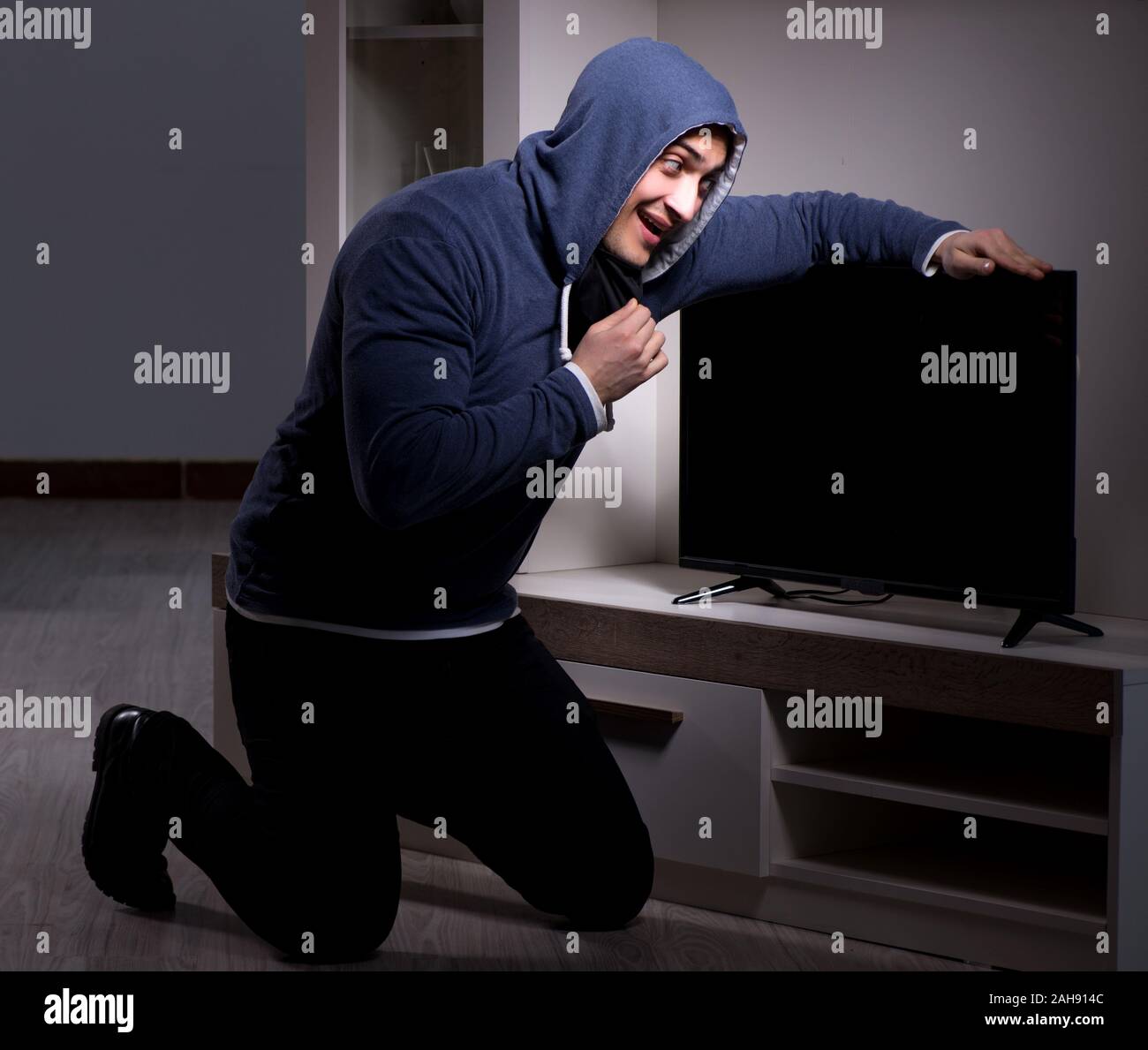 The burglar thief stealing tv from apartment house Stock Photo - Alamy