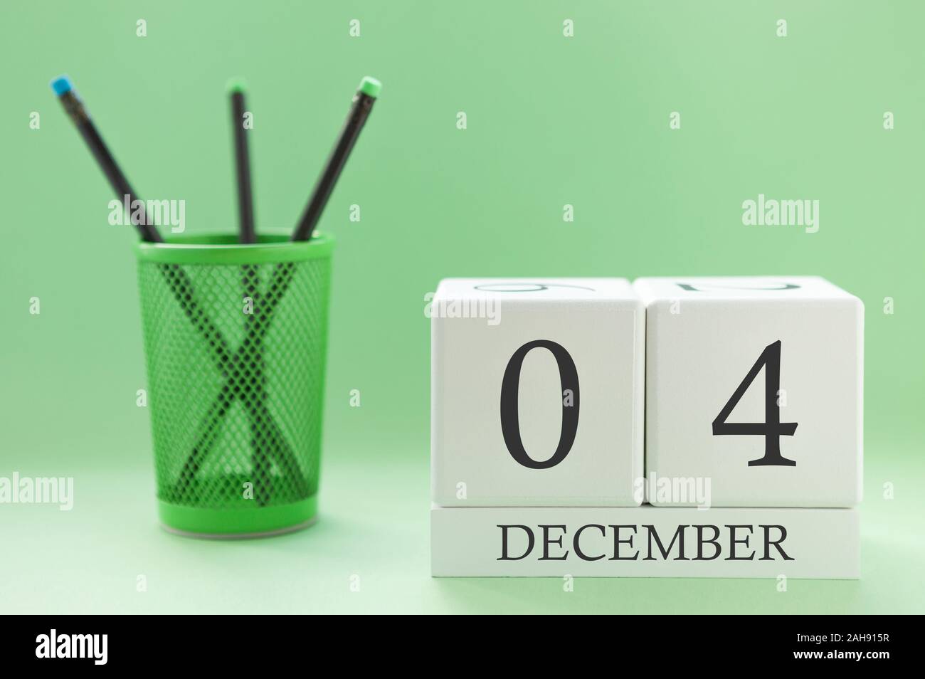 Calendar ice cubes hi-res stock photography and images - Alamy