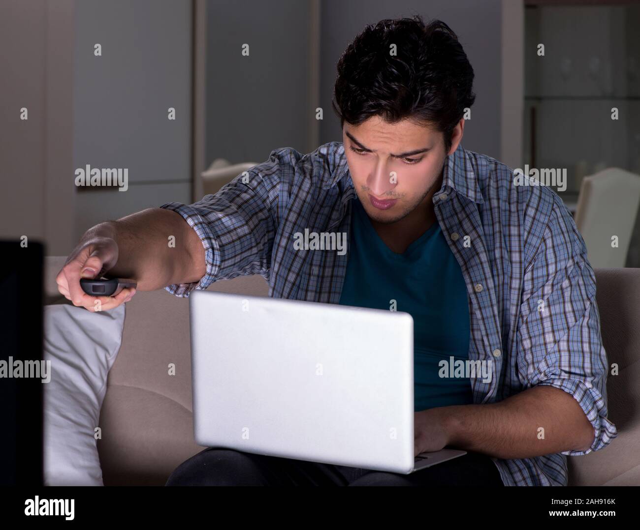 Man late preparing watch hi-res stock photography and images - Alamy
