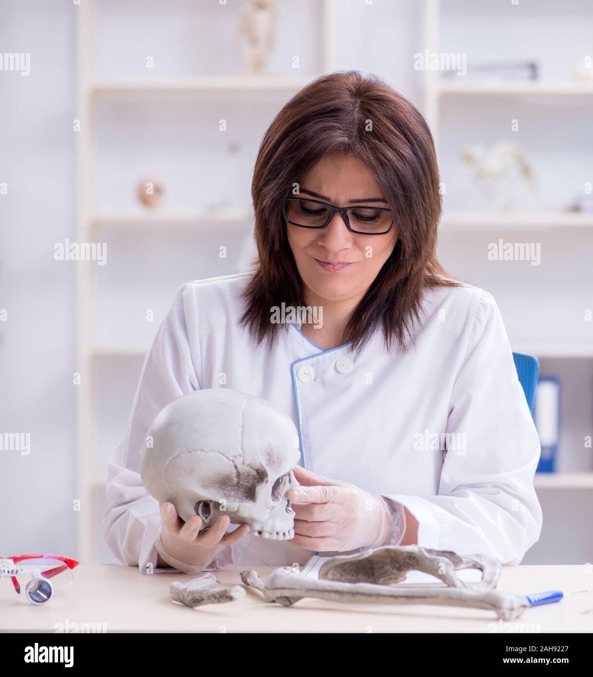 The doctor working in the lab on skeleton Stock Photo - Alamy