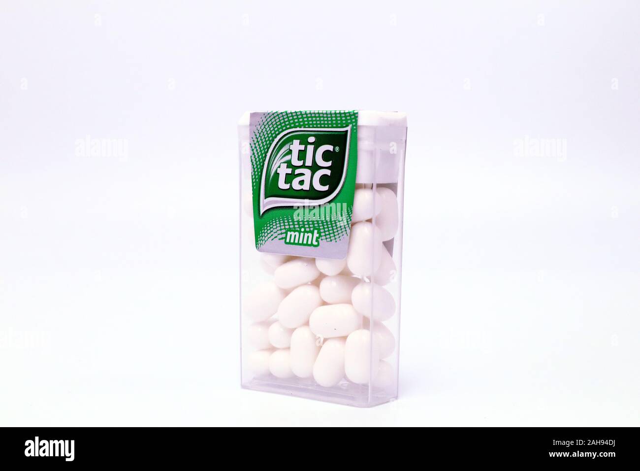 TIC TAC Mint candies. Tic Tac is a brand of Ferrero Stock Photo - Alamy
