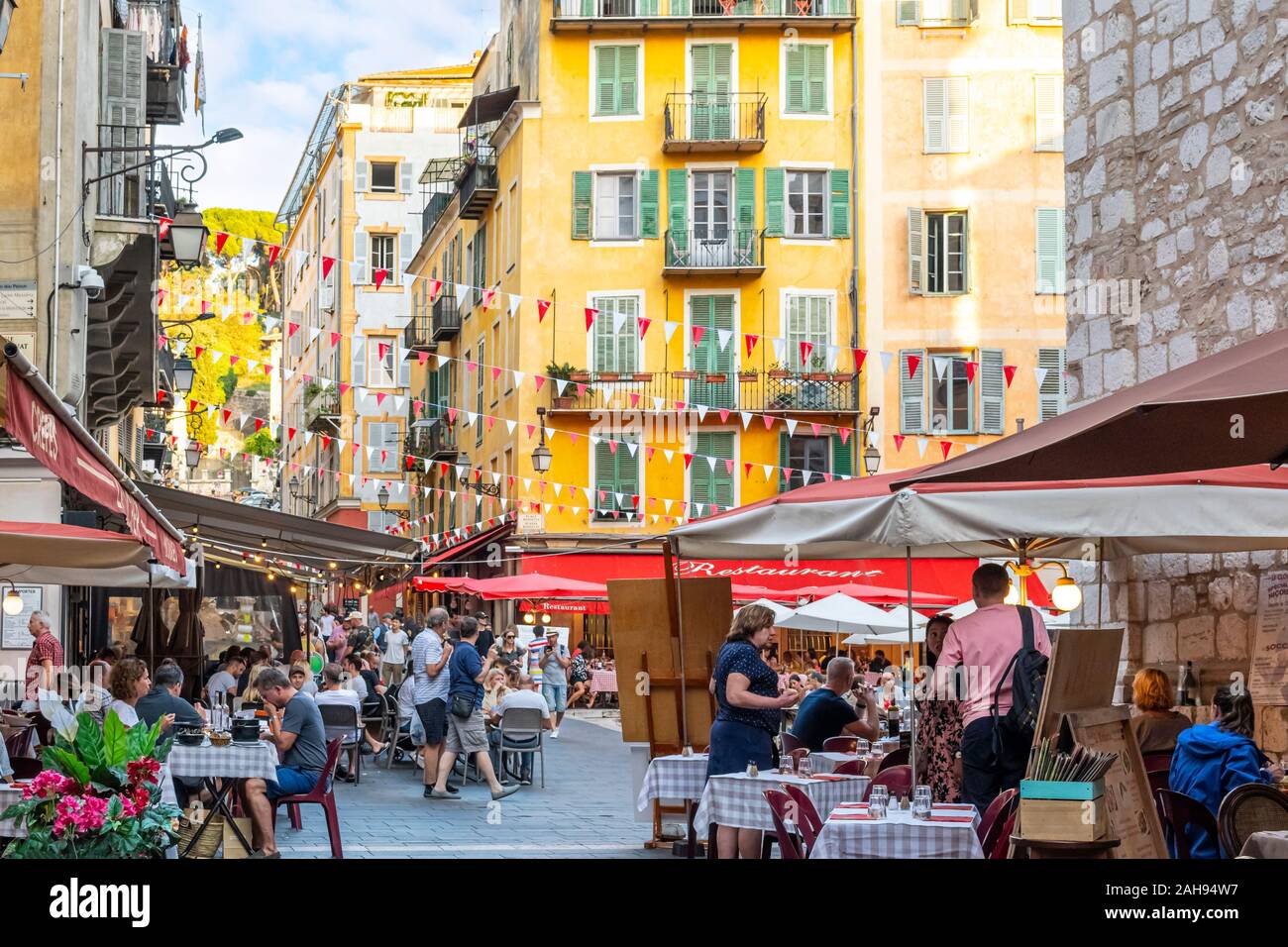 Lively place hi-res stock photography and images - Alamy