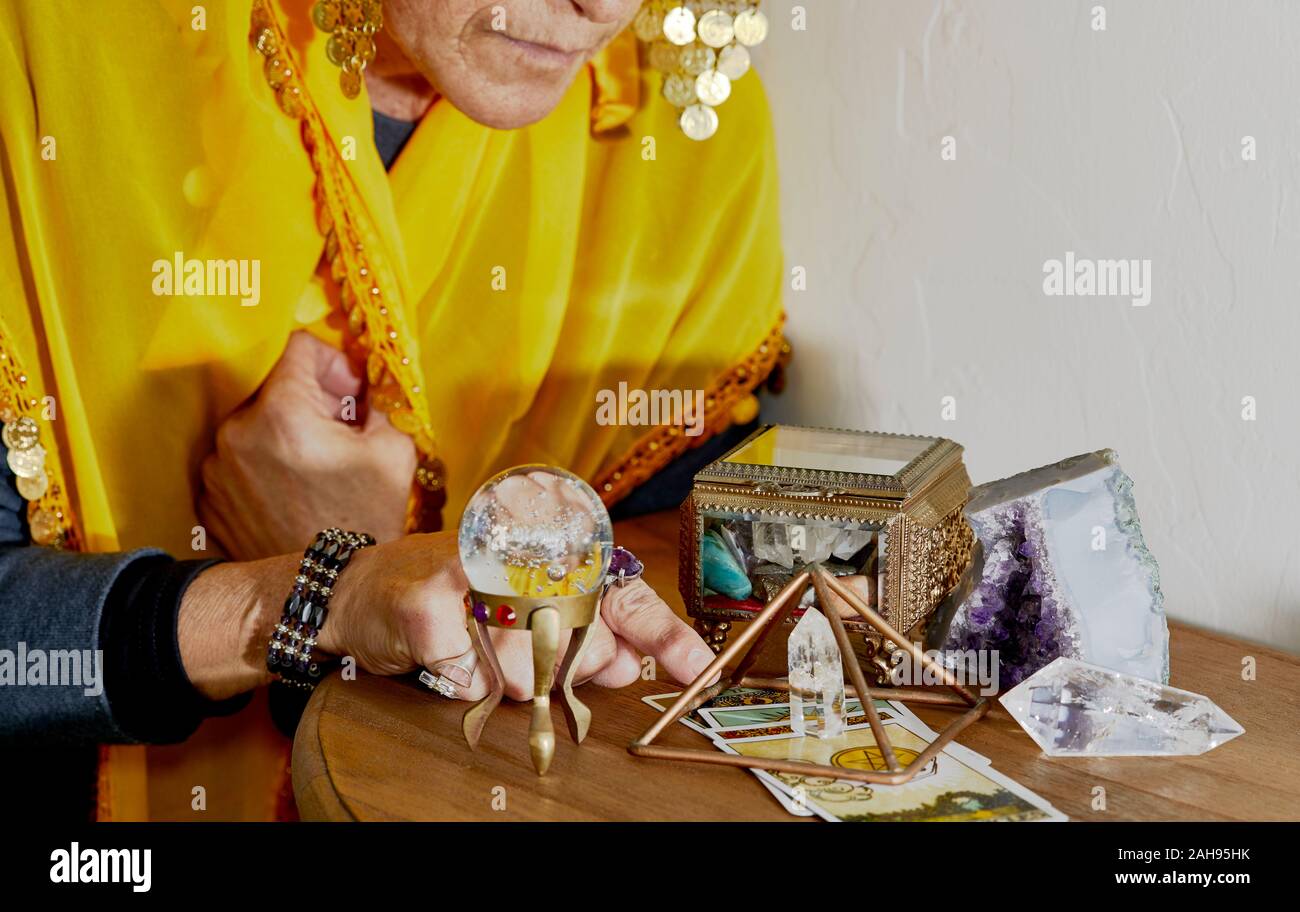 Psychic tarot card reader hi-res stock photography and images - Alamy