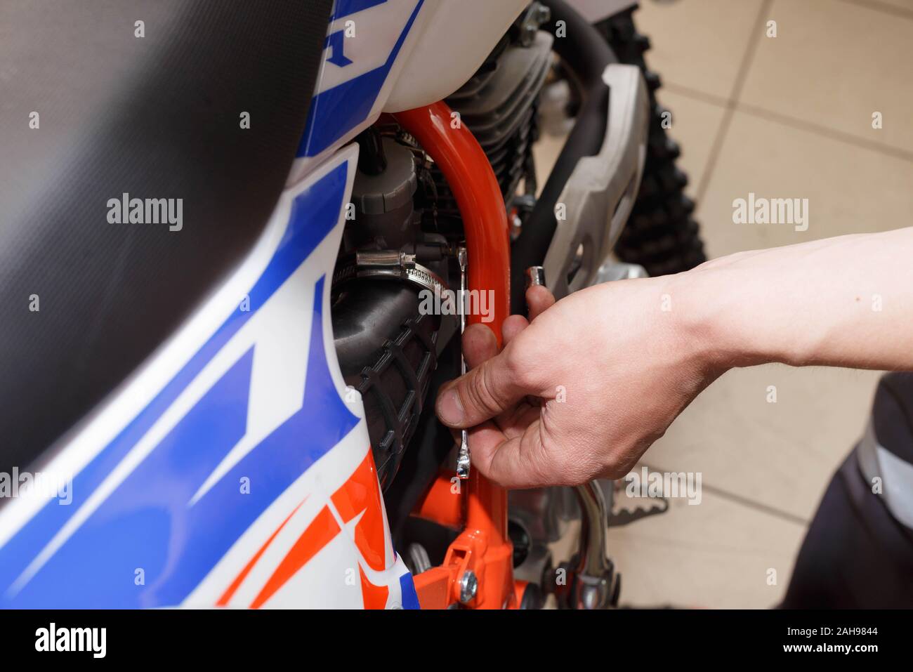 Motorcyclist replaces, checks the glow plug in a motorcycle. Replacing ...