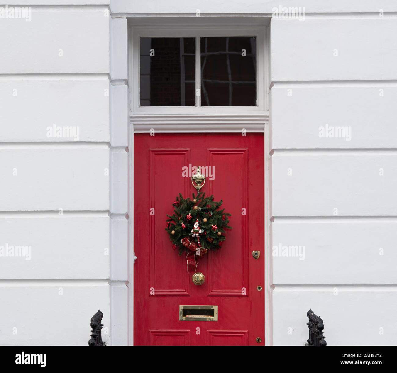 Red door london england hi-res stock photography and images - Alamy