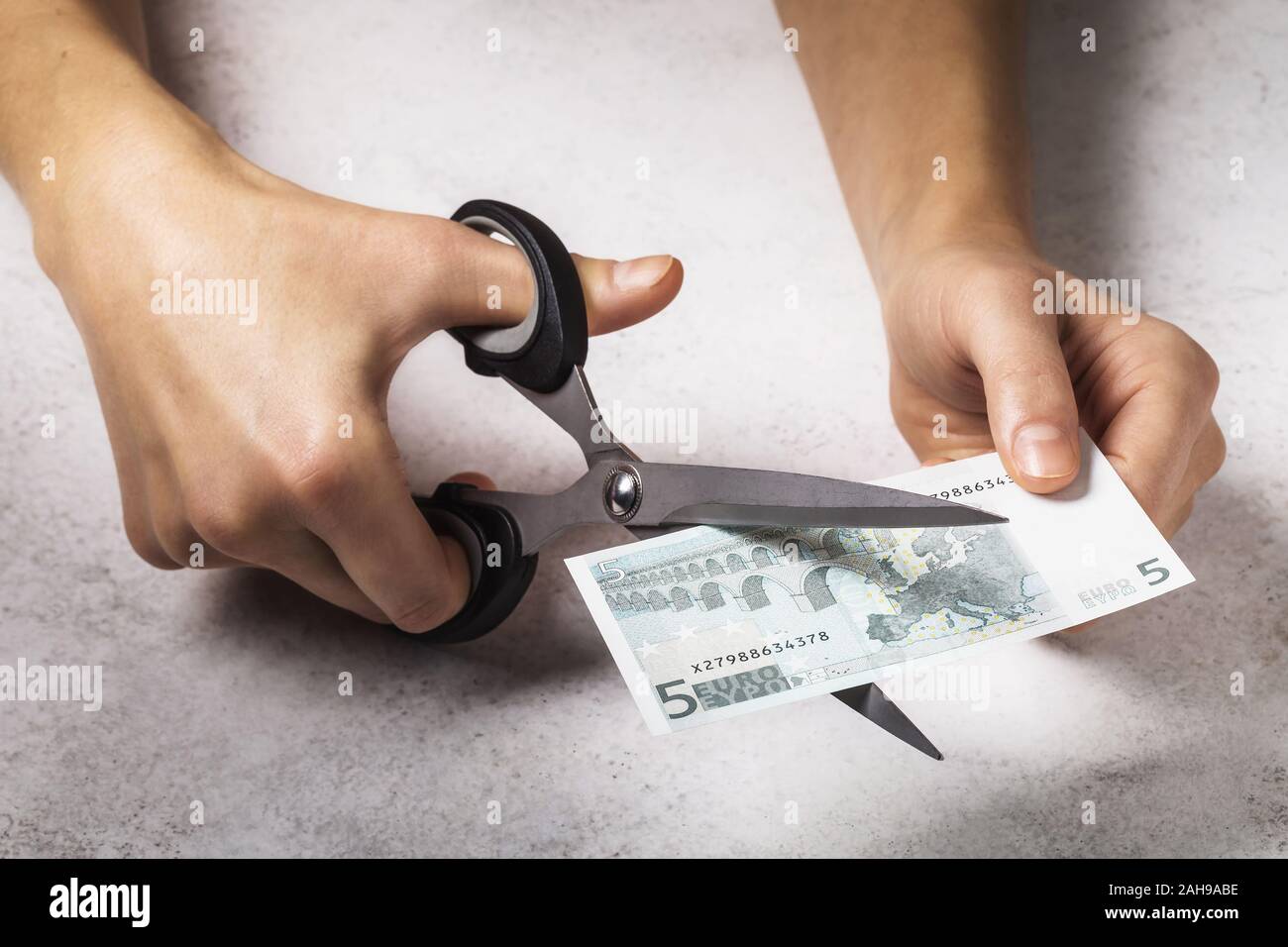 Money cuts hi-res stock photography and images - Alamy