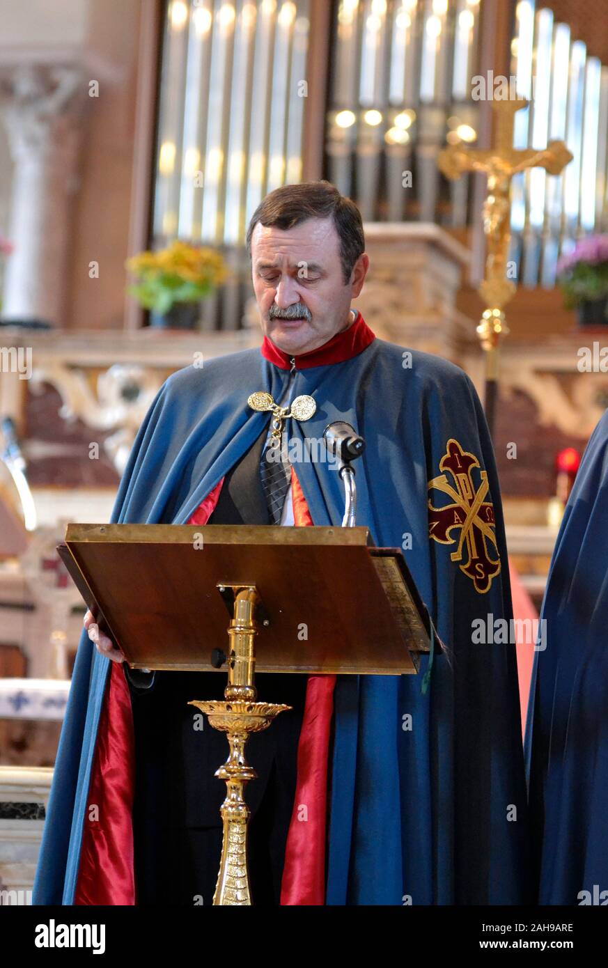 Knightly order uniform hi-res stock photography and images - Alamy