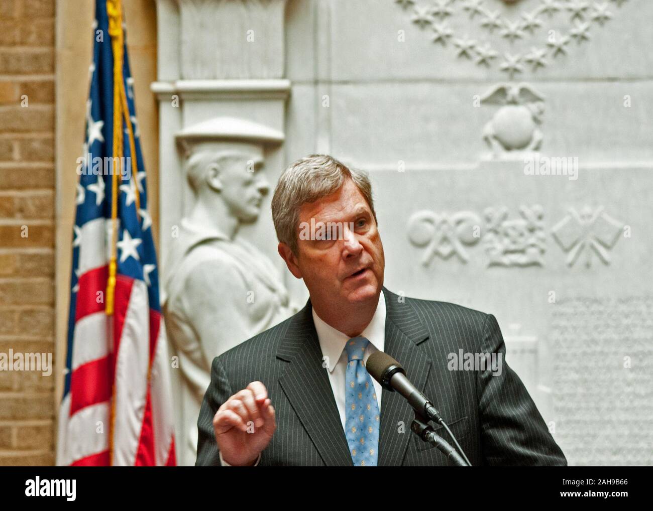 Tom vilsack speaking 2011 hi-res stock photography and images - Alamy