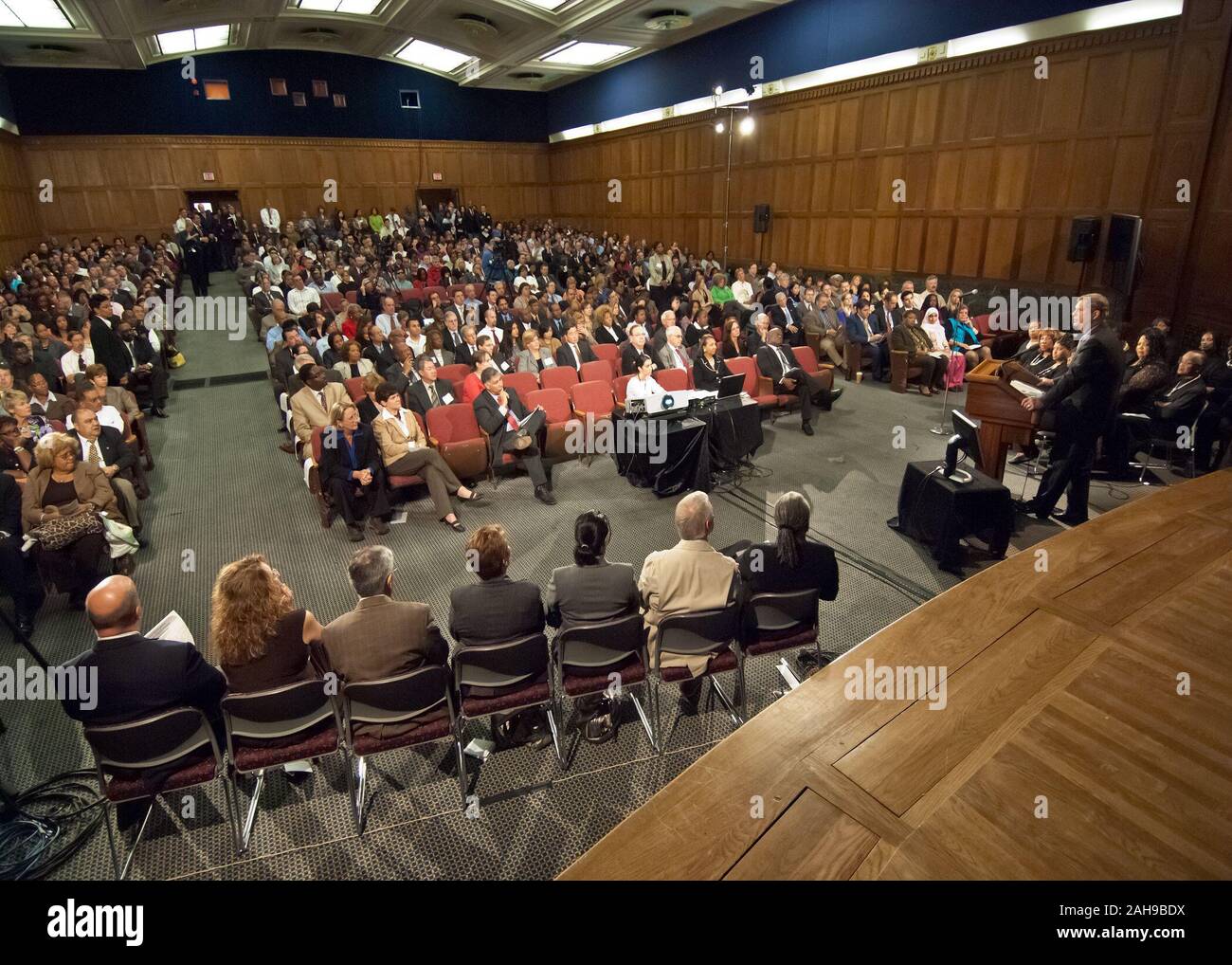 Large audience in an auditorium hi-res stock photography and images - Alamy