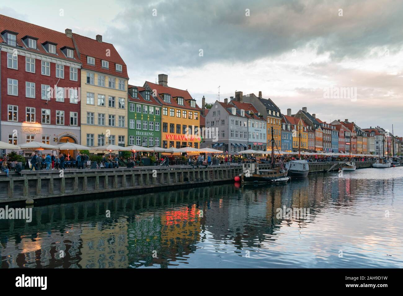 Colourful houses on the Nyhavn Canal, Copenhagen, Denmark Stock Photo ...