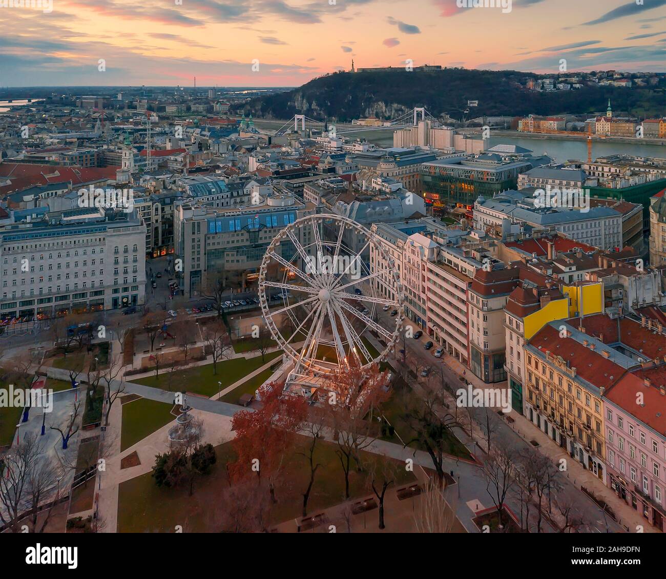 Erzsebet square hi-res stock photography and images - Alamy
