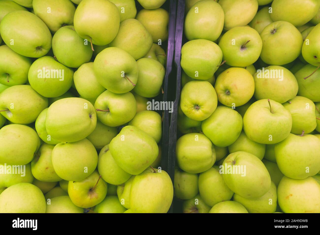 Apples frame hi-res stock photography and images - Alamy