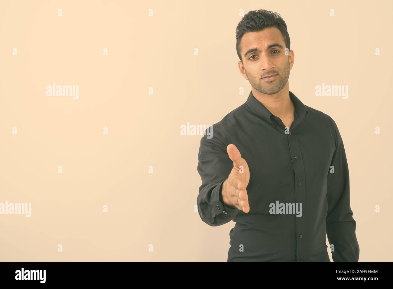 Corporate handshake asian indian hi-res stock photography and images ...