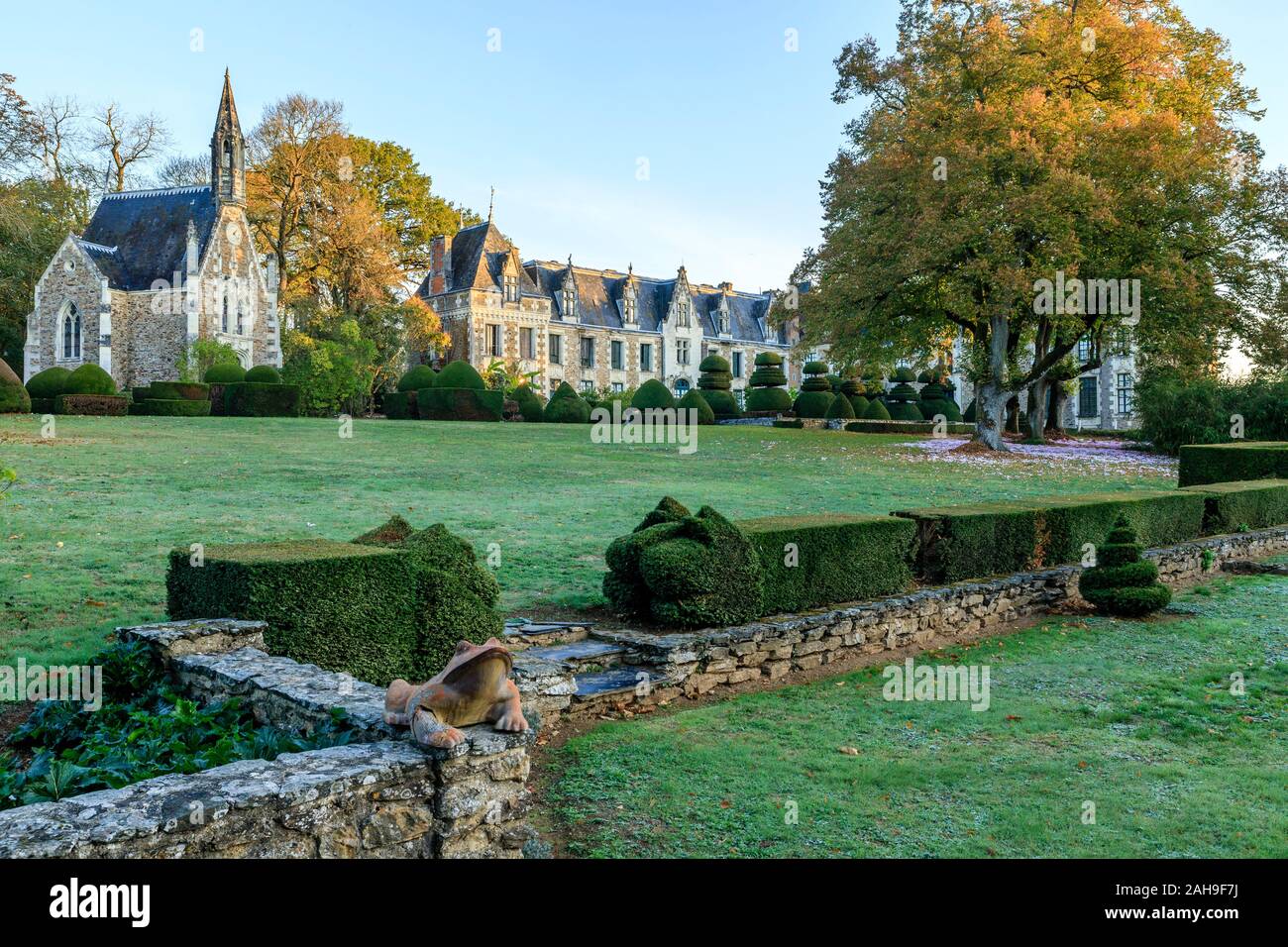 Chateau du pin france hi-res stock photography and images - Alamy