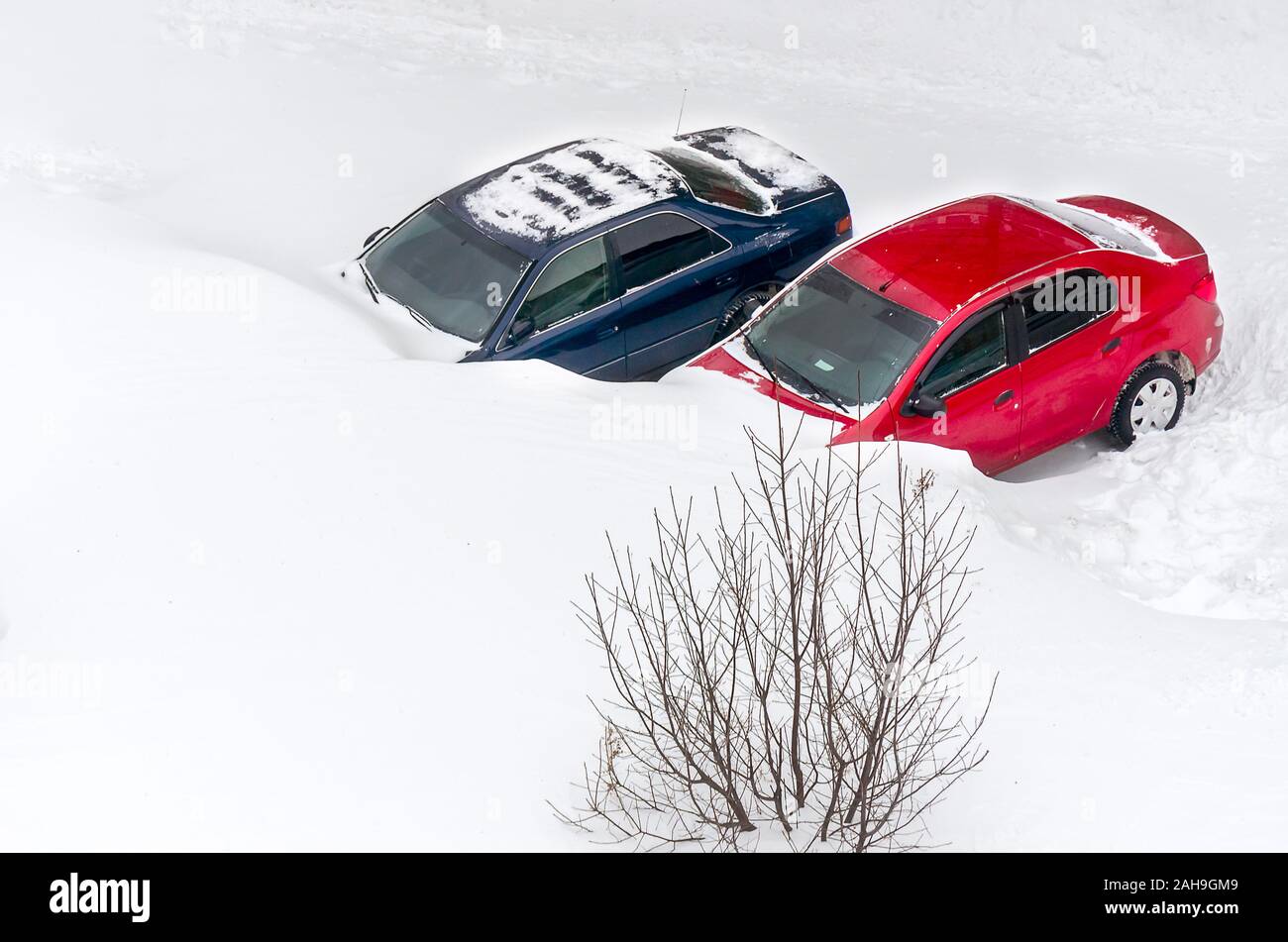 Cars Stuck in Snow After Heavy Snowstorm Stock Photo - Alamy