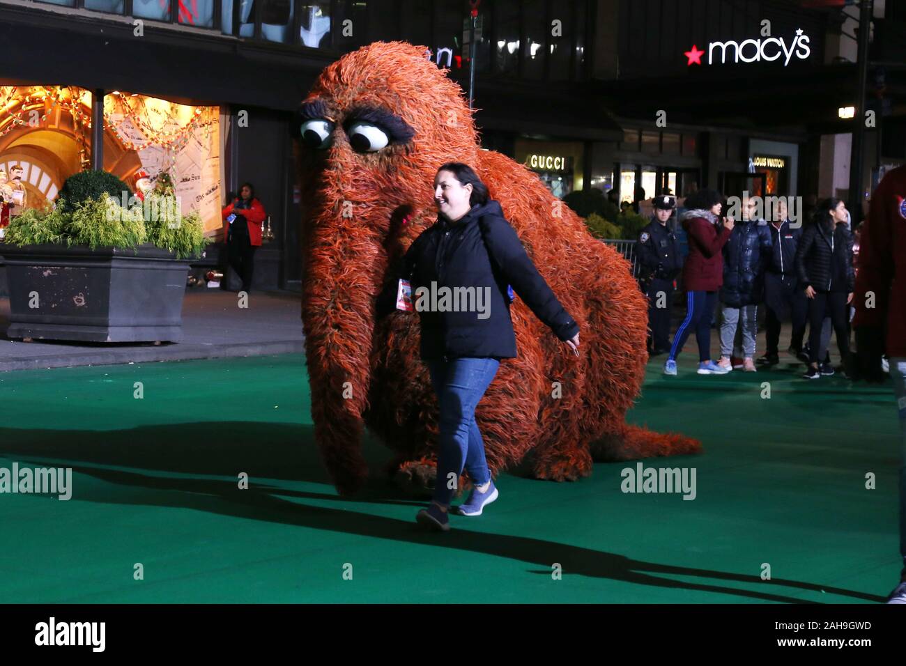 Sesame street mr snuffleupagus hi-res stock photography and images - Alamy